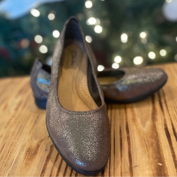 Clarks | Shoes | Clarks Metallic Pewter Flats 7w Tige De Cuir Jenette ...